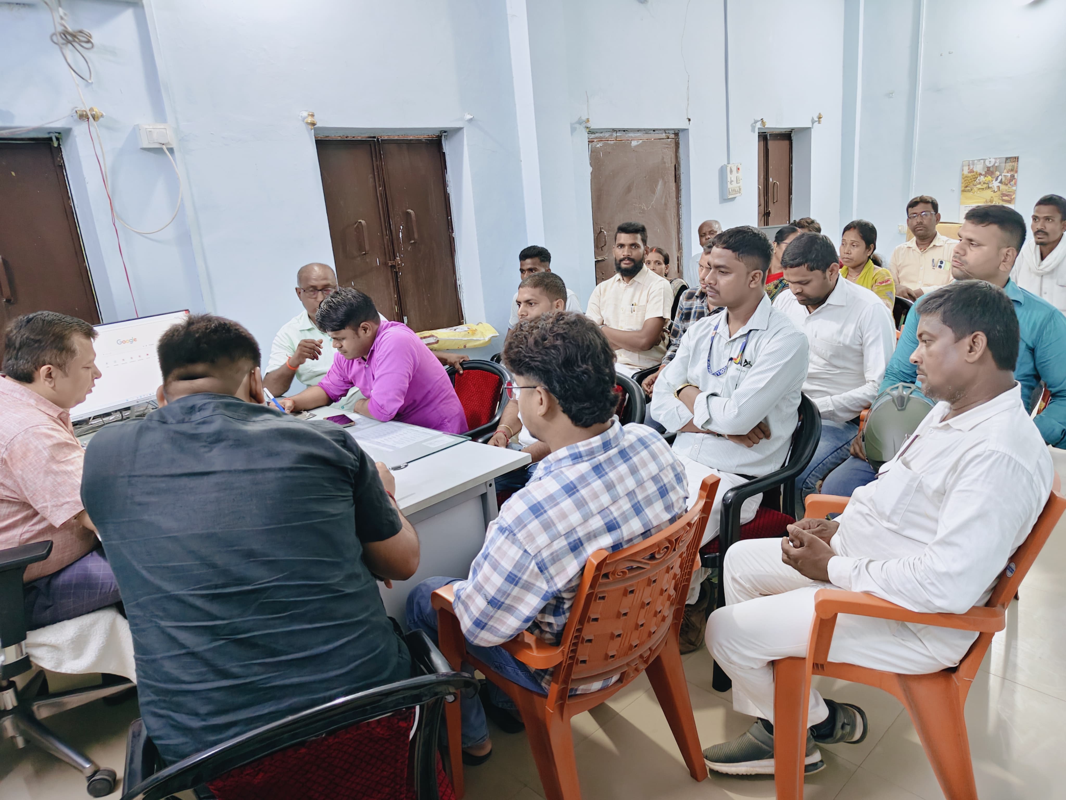 Discussion on Swachh Bharat Mission in Rajauli Block Office