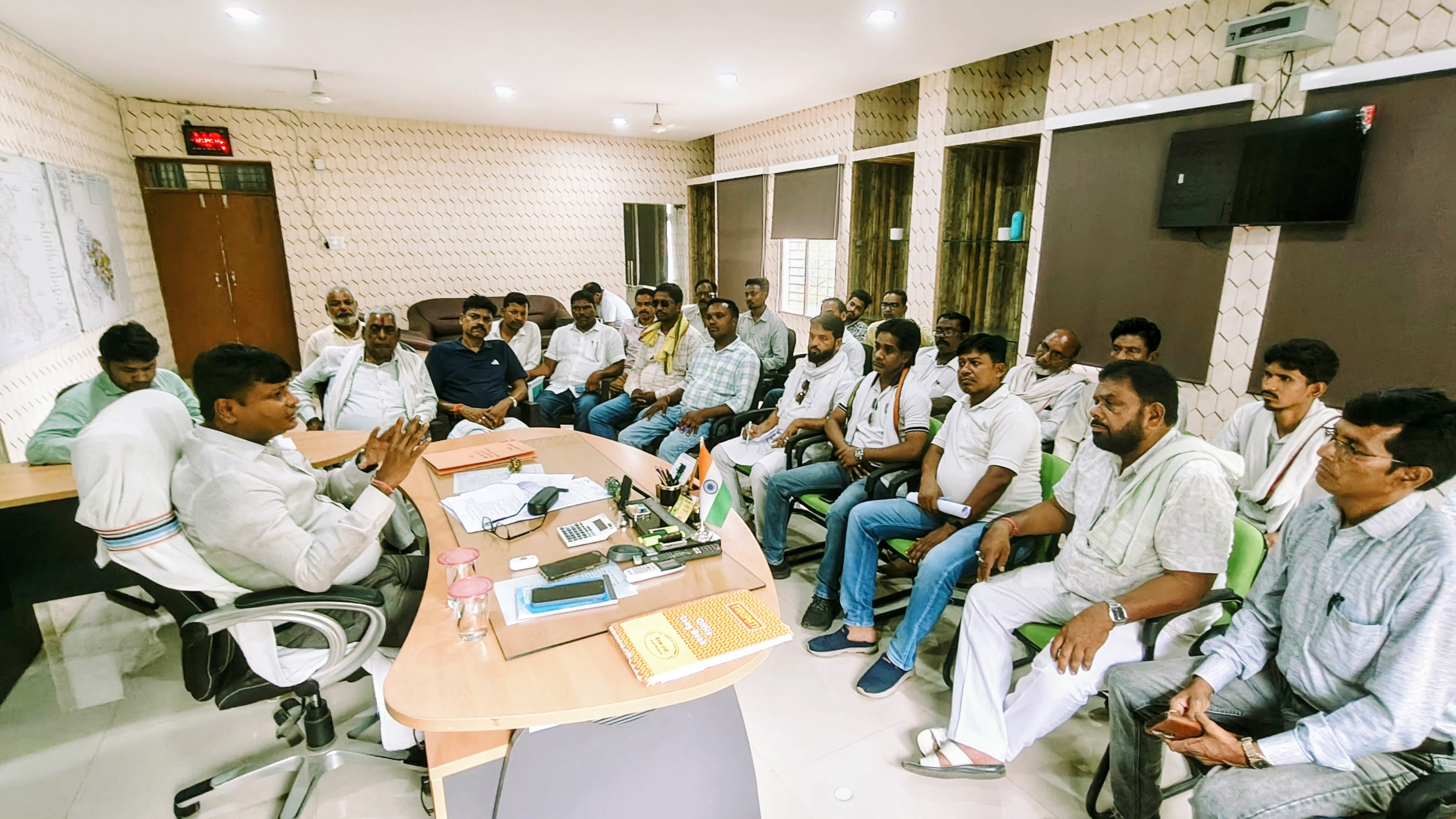 Meeting with political parties regarding voter list revision, final ...