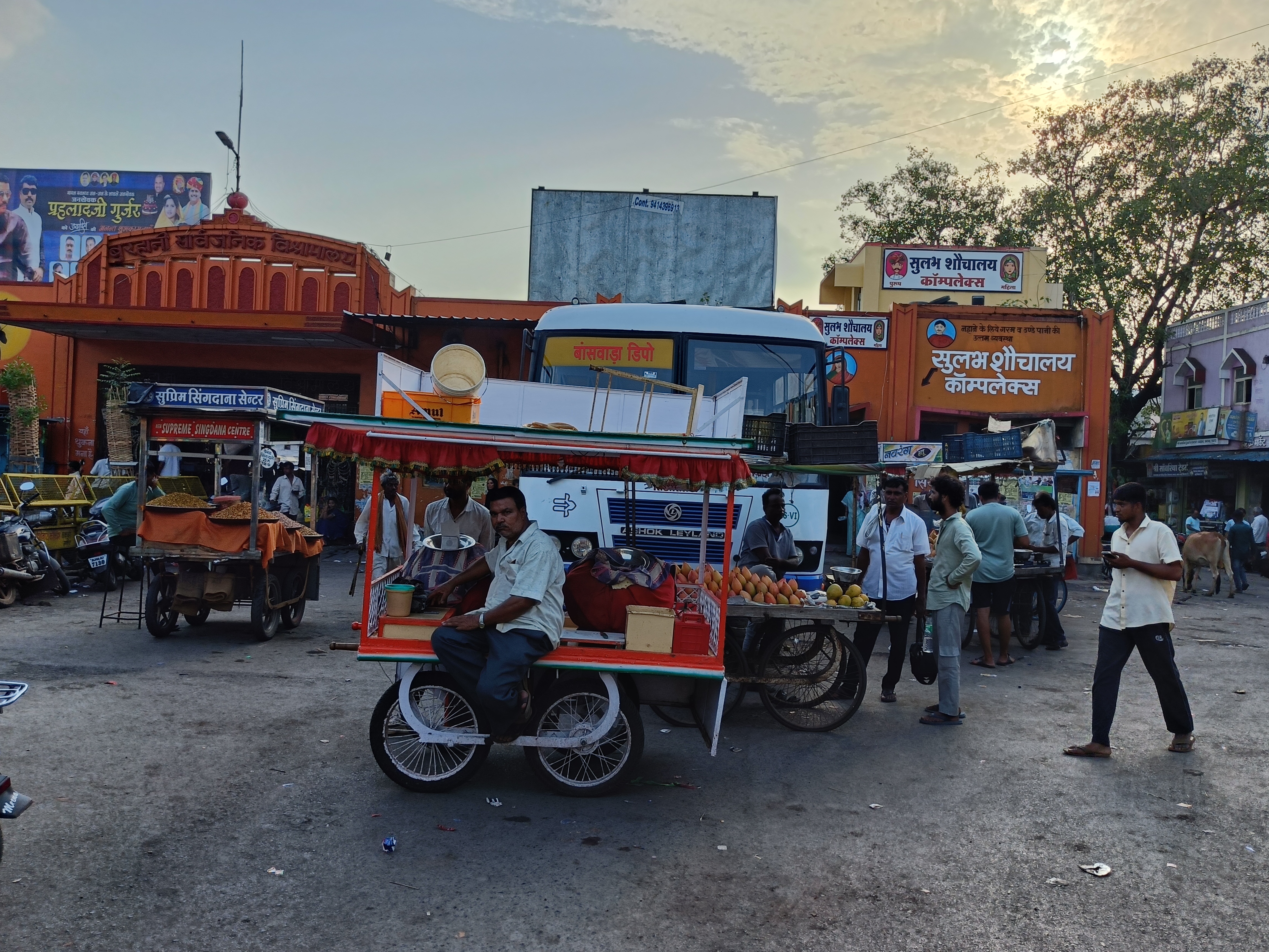 Lorries occupy the roadways bus stand