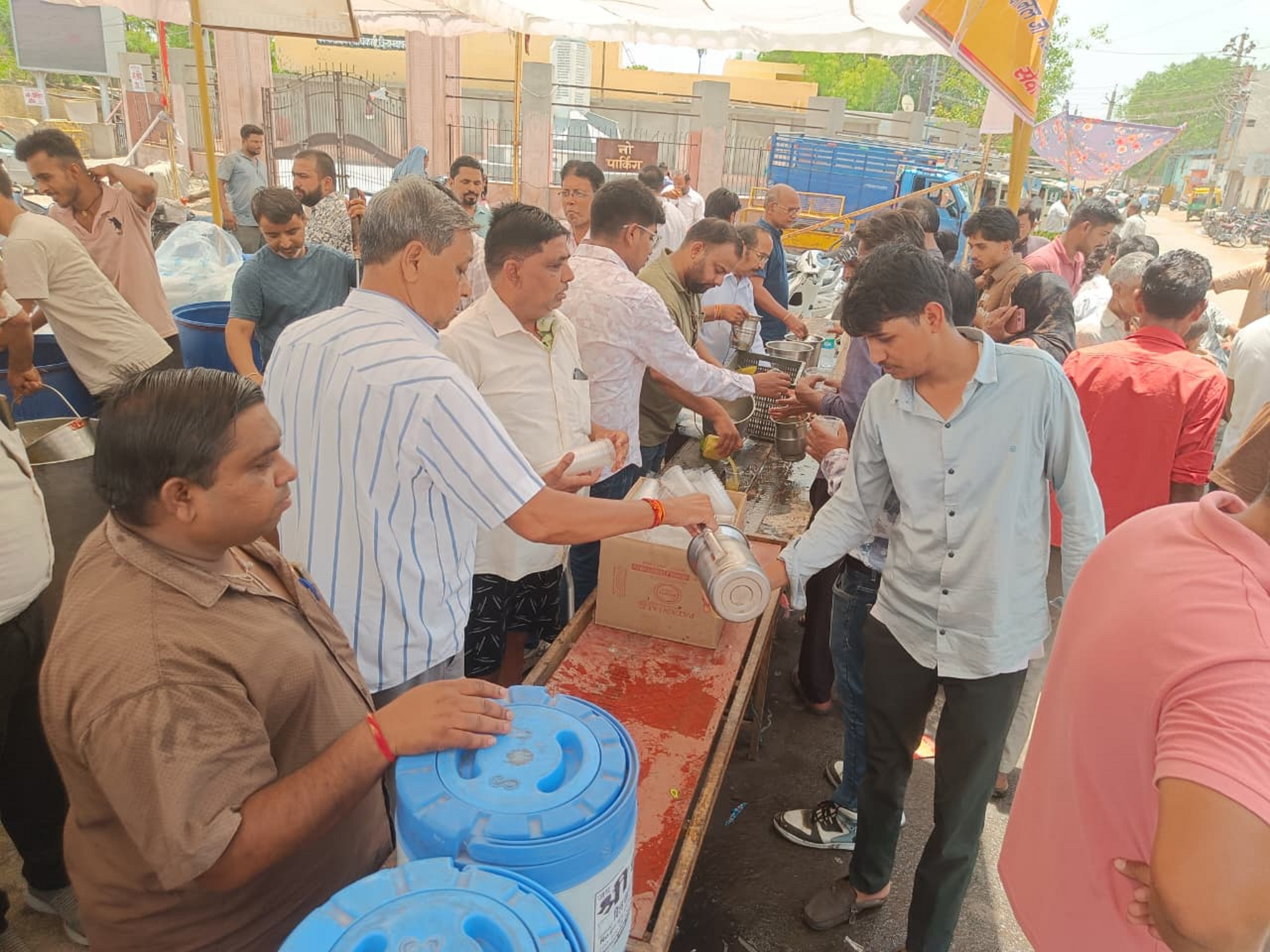 Agrawal Samaj distributed 2100 liters of raw mango water.