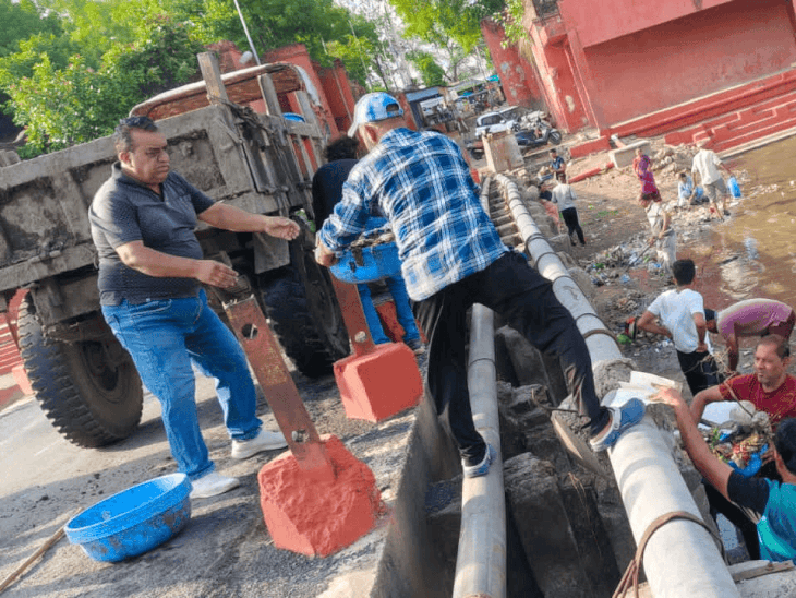 Mandsaur Shivna River Cleaning: Citizens Remove Debris Post-Rain