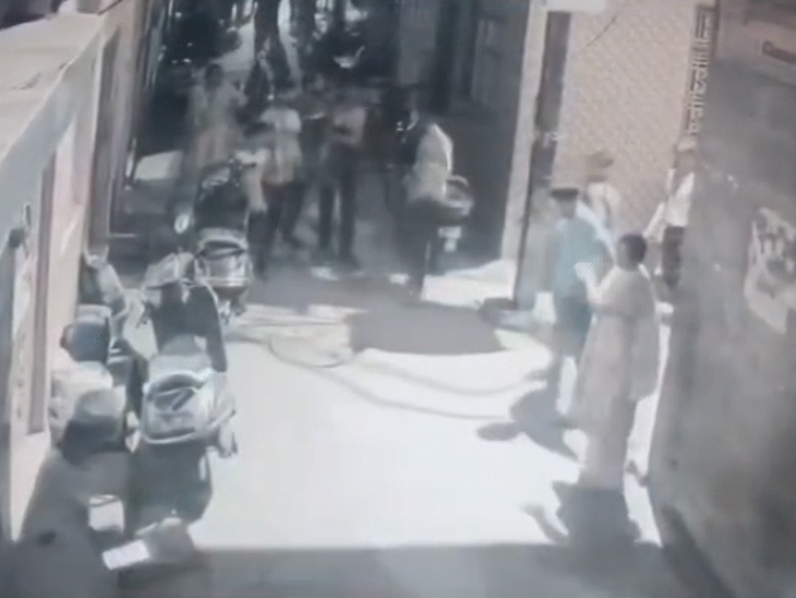 Gwalior Stone Pelting | Neighbors Dispute CCTV Investigation