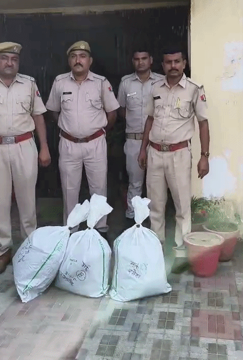 Jewellery worth ₹4 crore seized from bus: Ramesh Kumar, Gajendra Singh ...