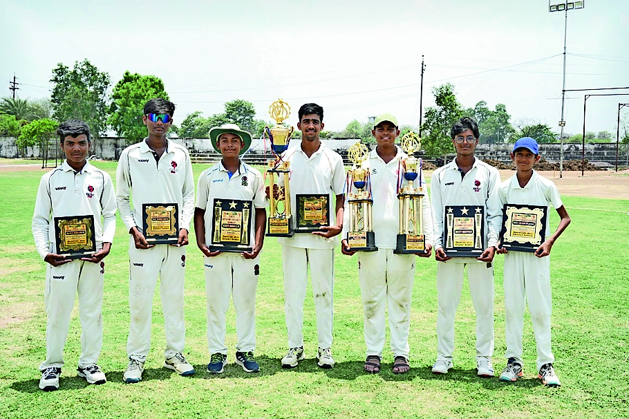 Dhamtari Red won the T20 match by 6 wickets, Hitendra was the man of ...