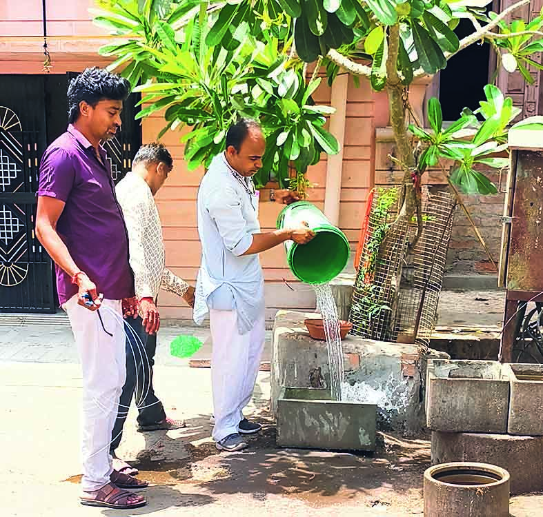 The Jan Kalyan Sansthan's initiative is providing water to destitute ...