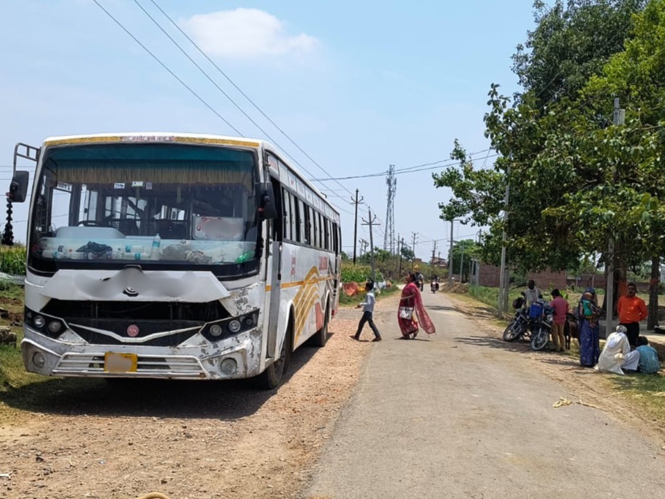 Aligarh Dadon: Passengers Forced to Use Daggamar Vehicles Amid Limited ...