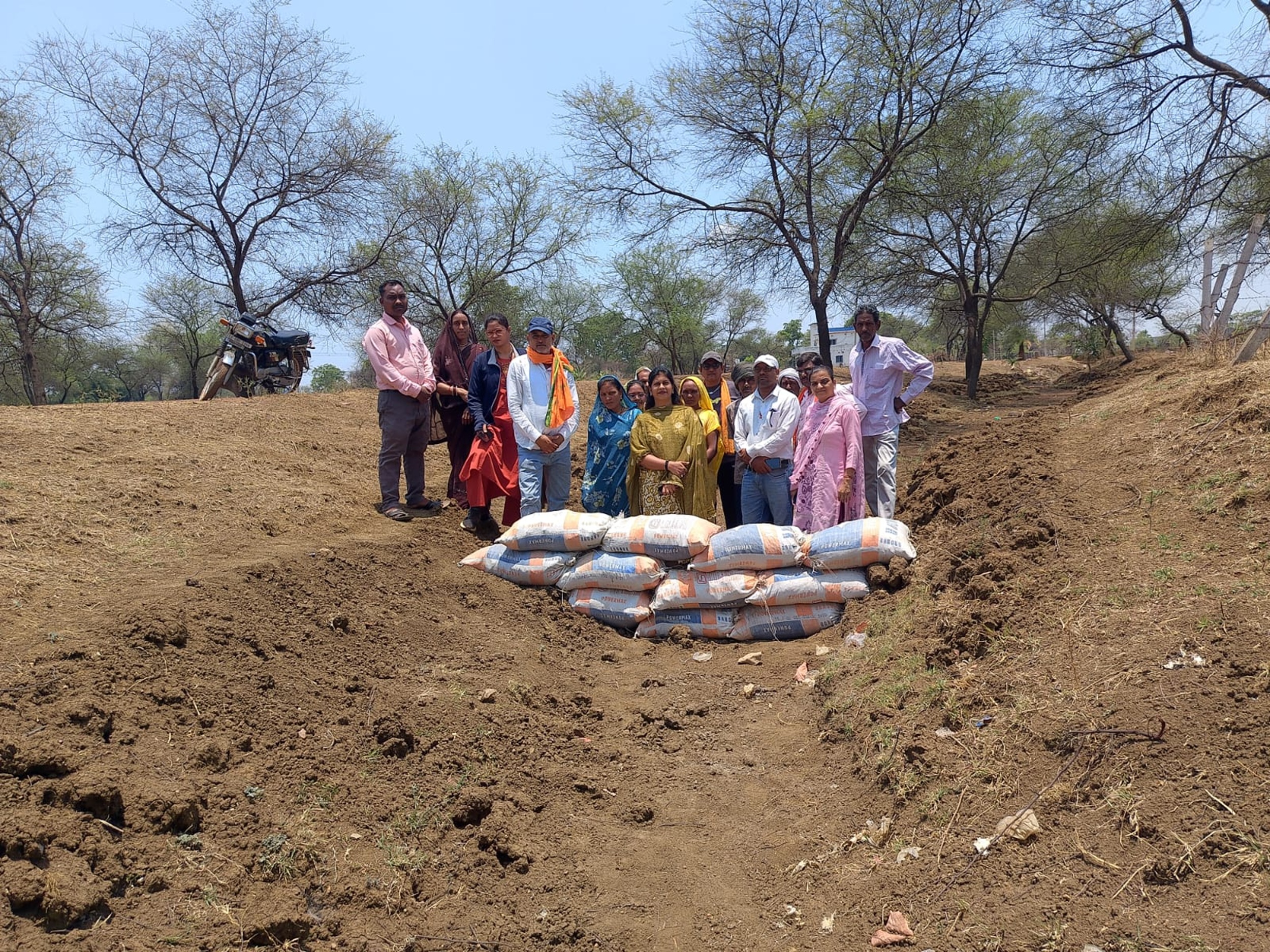 Sacks were tied to save water in Kutulbod Bhatgaon.