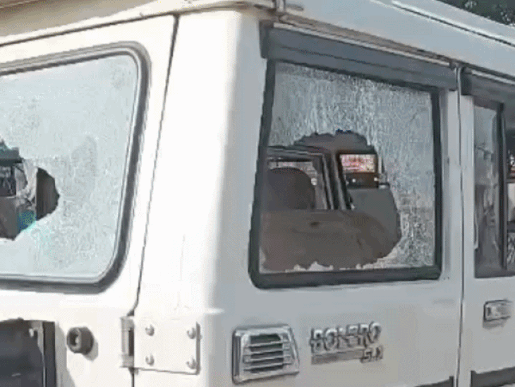 Rewa Mob Attack: JCB Operator Leg Broken, Cash & Mobiles Looted