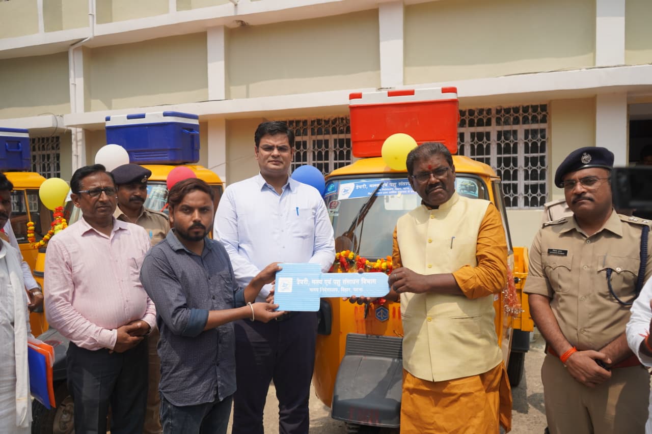 Six beneficiaries received ice box vehicles under the Fishermen Welfare ...