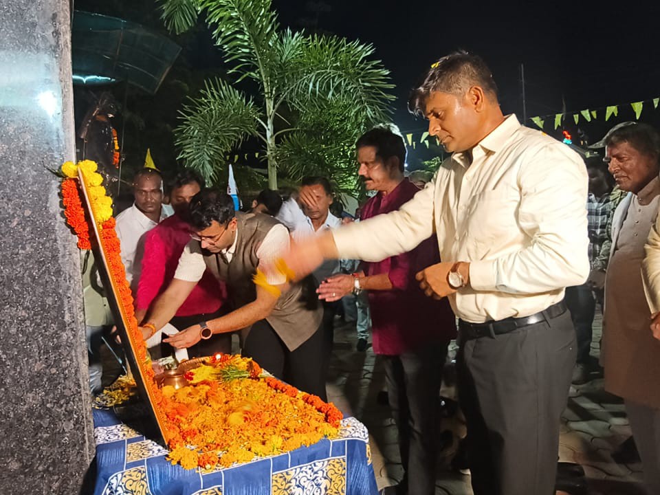 Balaghat GST Commissioner Launches Free Library In Memory Of Mother
