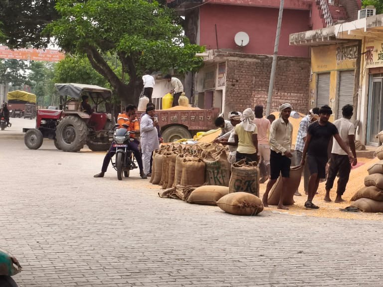 Eta Marhra Station Road Jam | Maize Trading Cause Traffic Chaos