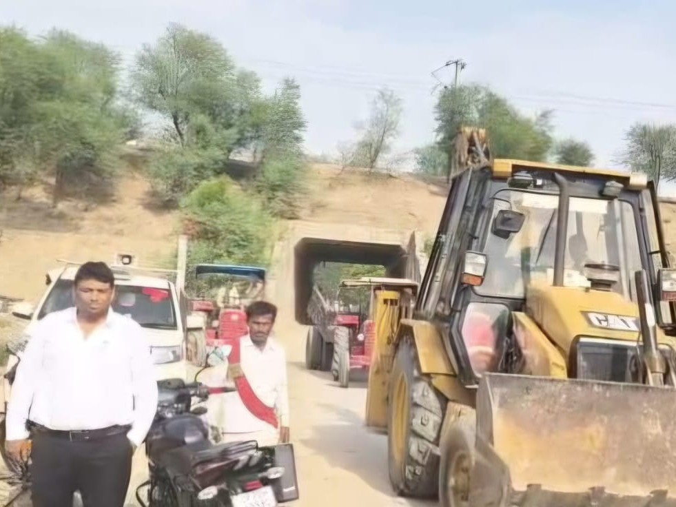 Meja Illegal Mining Action | JCB & 4 Tractors Seized