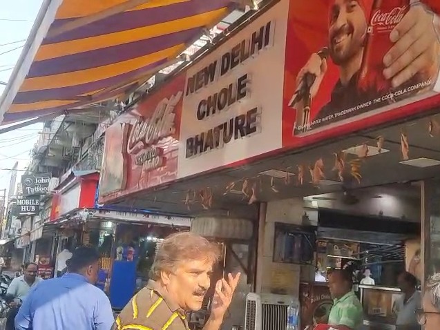Chole Bhature Stone Accident | New Delhi Customer Tooth Broken, Viral Video