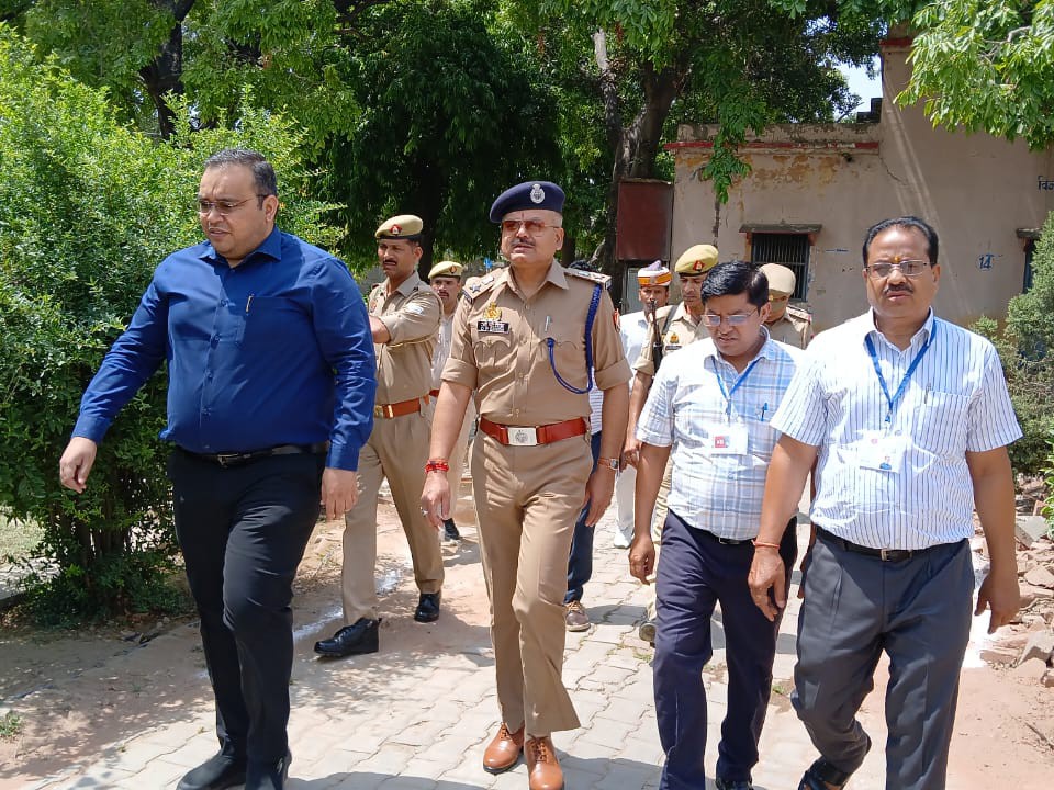 Kasganj Police Recruitment Exam: DM-SP Inspect Centers