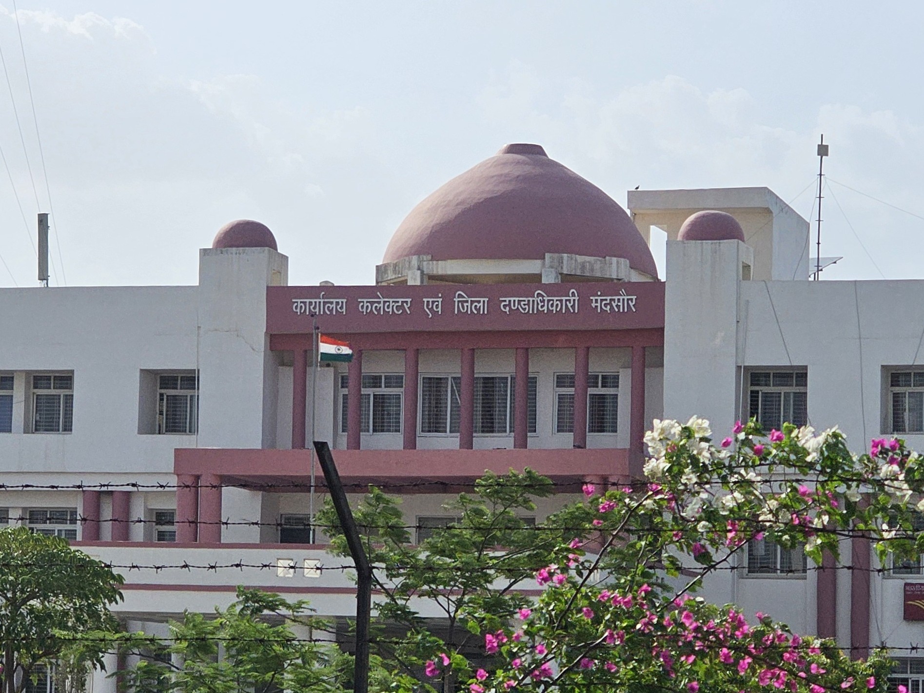 Mandsaur Collector Action | Revenue Officers Warning & Fine