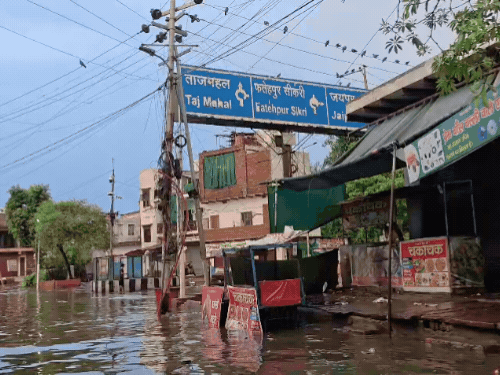Agra Nagar Aayukt Seeks GPS Report on Waterlogging Areas