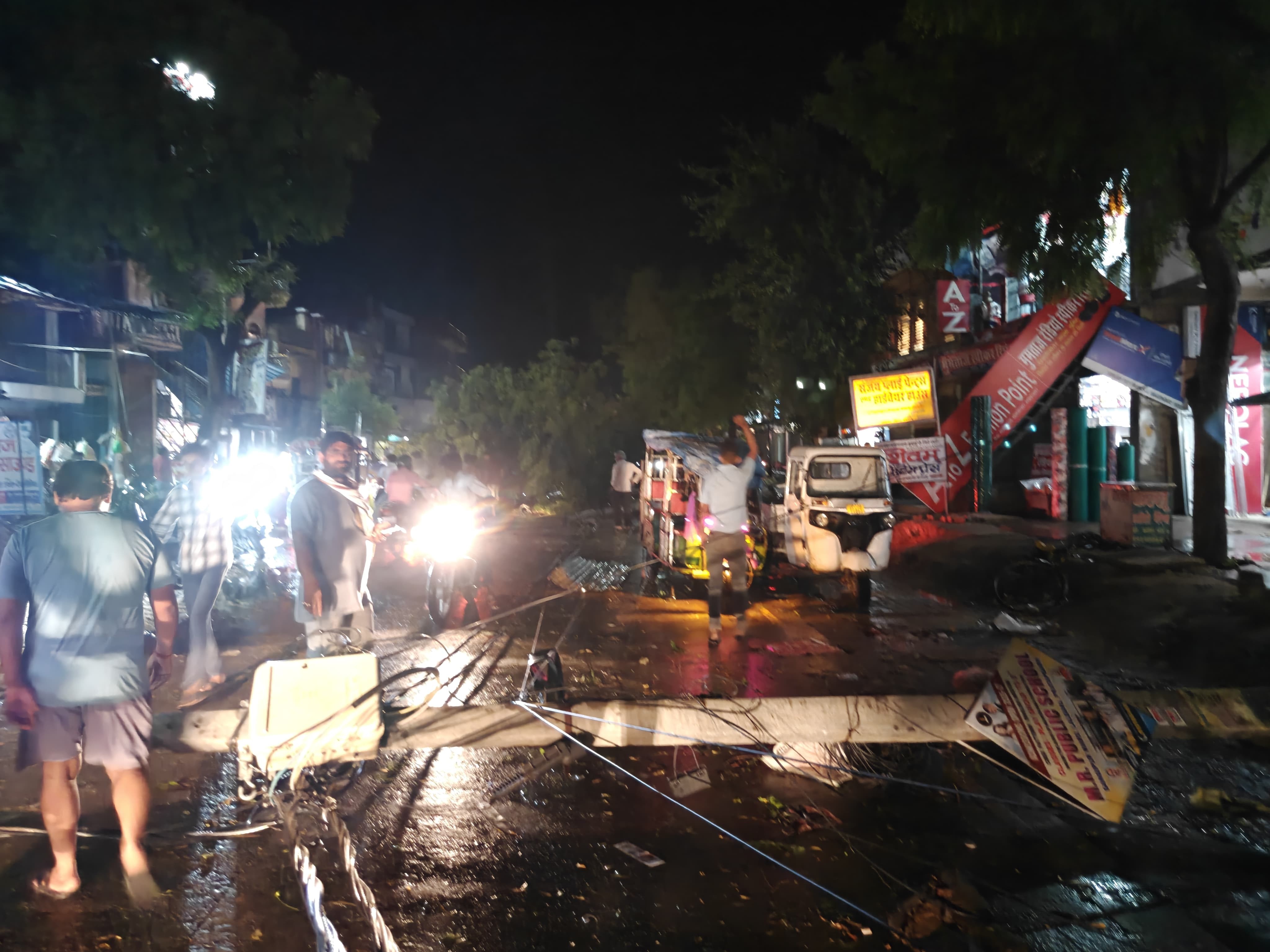 Pratapgarh Storm: Trees, Poles Down | Traffic, Power Disrupted