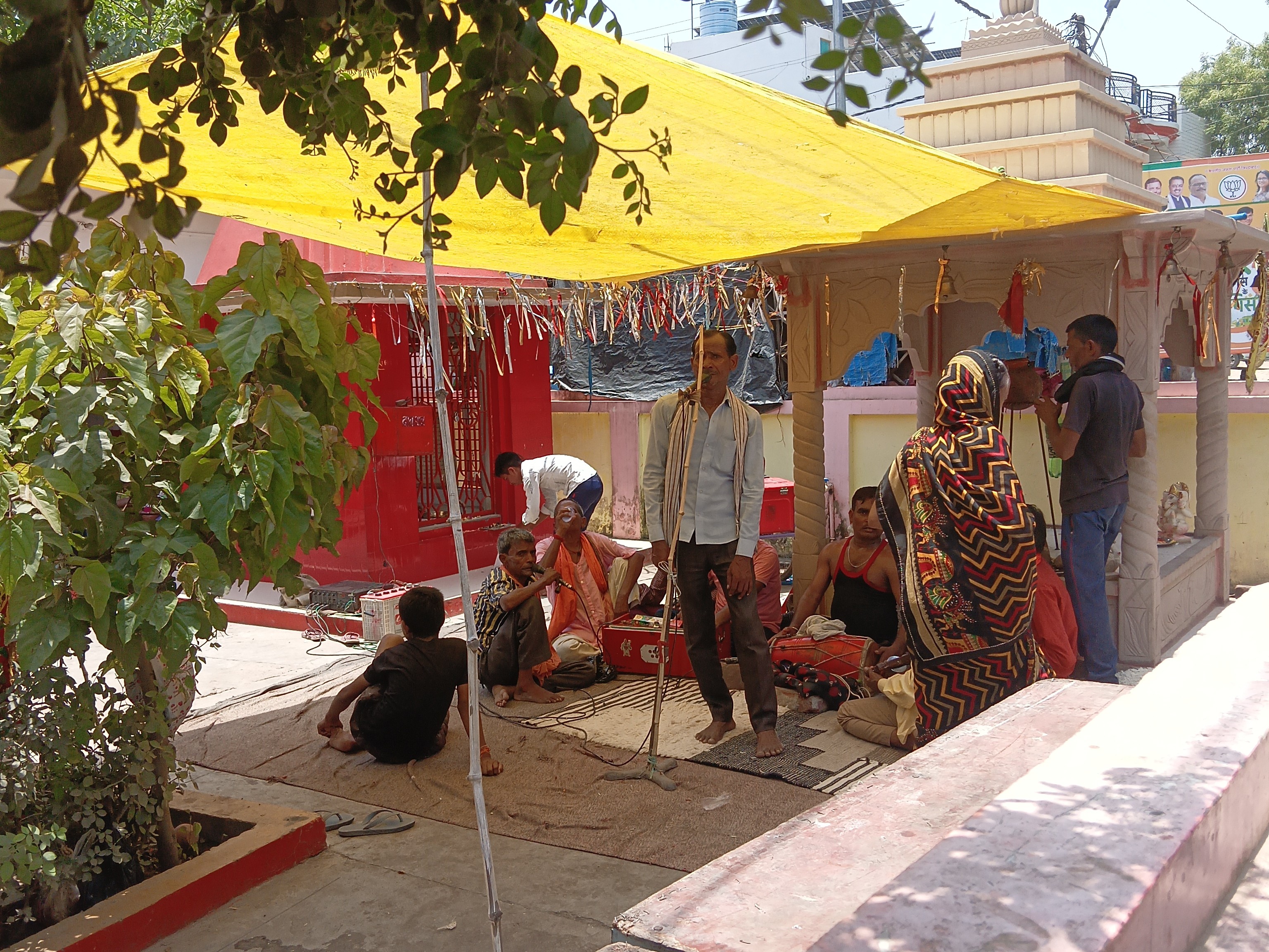Khairabad Bada Mangal: Prasad Vitran & Bhajans | Devotees Celebrate