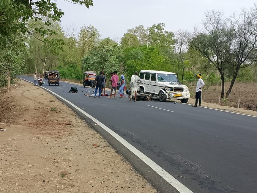 Mandla Accident: Bolero-Bike Collision Kills One, Injures Another