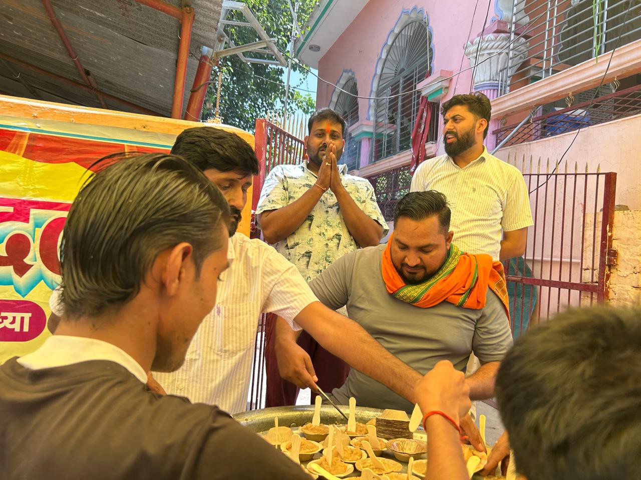 Haiderganj Jyeshth Tuesday Hanuman Garhi Prasad Vitran