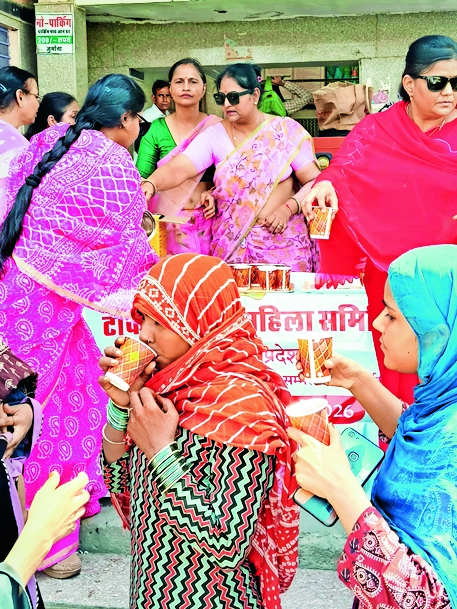 Marwari Mahila Sammelan distributed 2100 glasses of sherbet in the ...