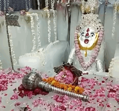 Bhilwara Balaji Ice Shringar | 51 Ice Slabs & 2100 Kg Aamras Offering
