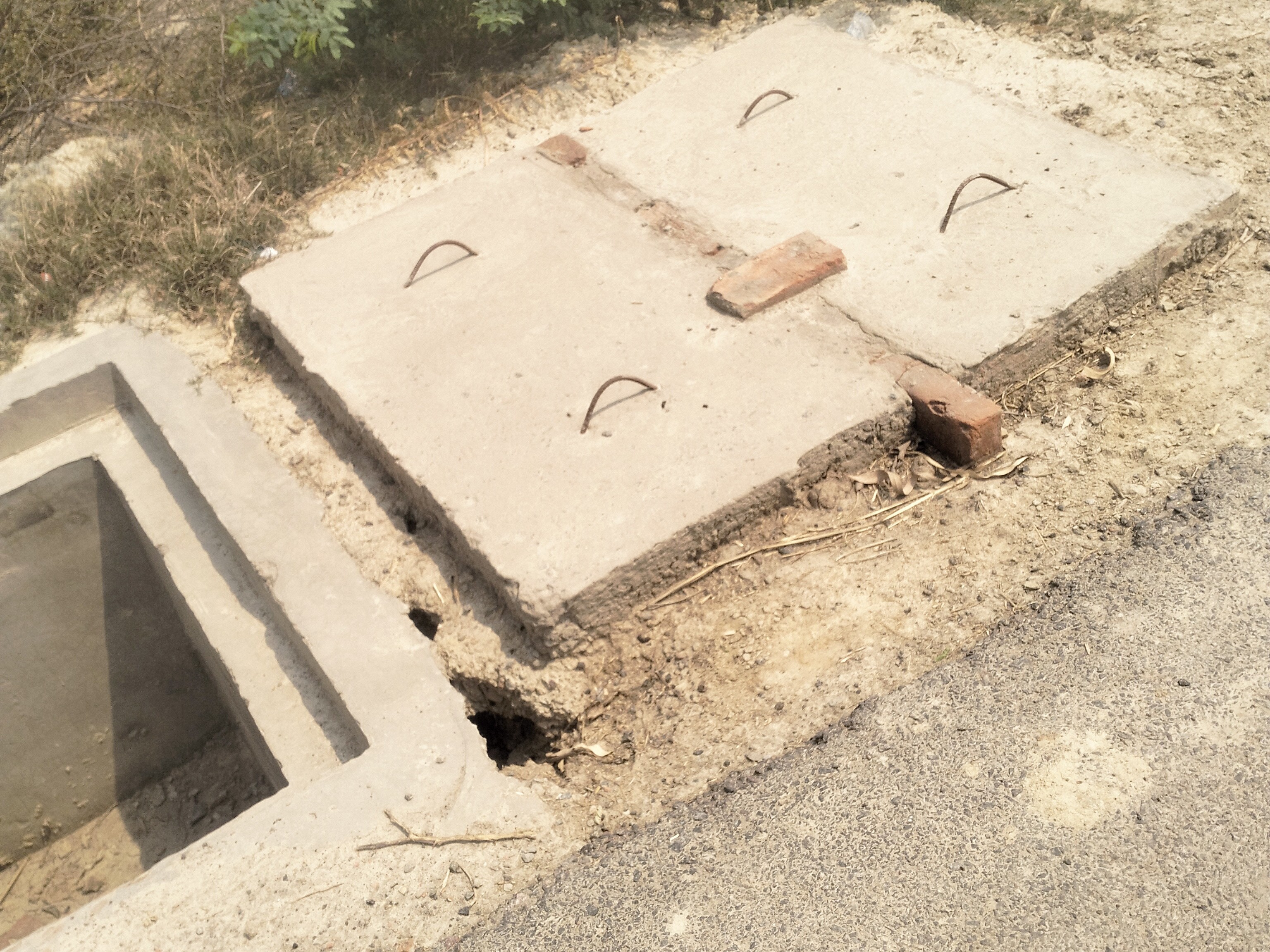 BJ Village Manhole Covered | Dainik Bhaskar Report Action