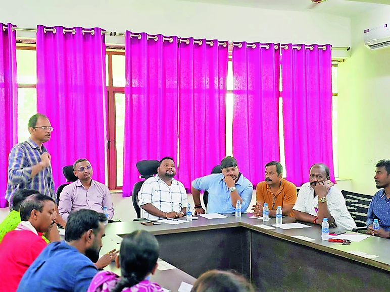 Garbage will be put in four coloured dustbins, ward councillors will be ...