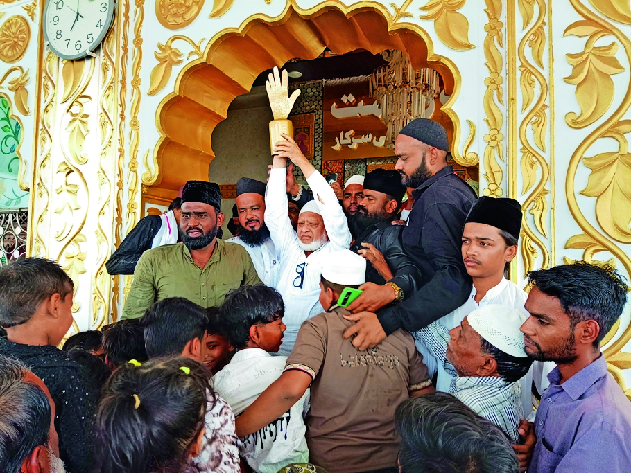 The ritual of Panja Sharif was performed at the shrine of sweet ...