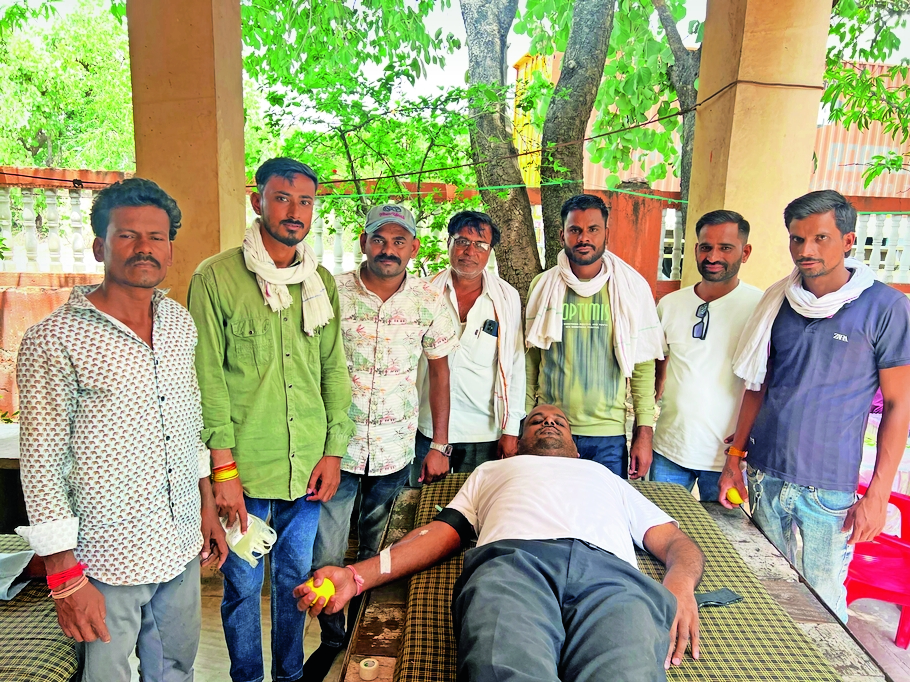 52 units of blood donated in Daval camp