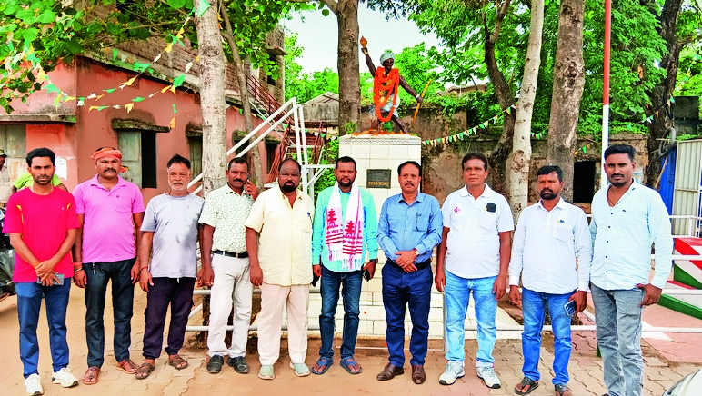 Tributes paid to Lord Birsa Munda on his death anniversary