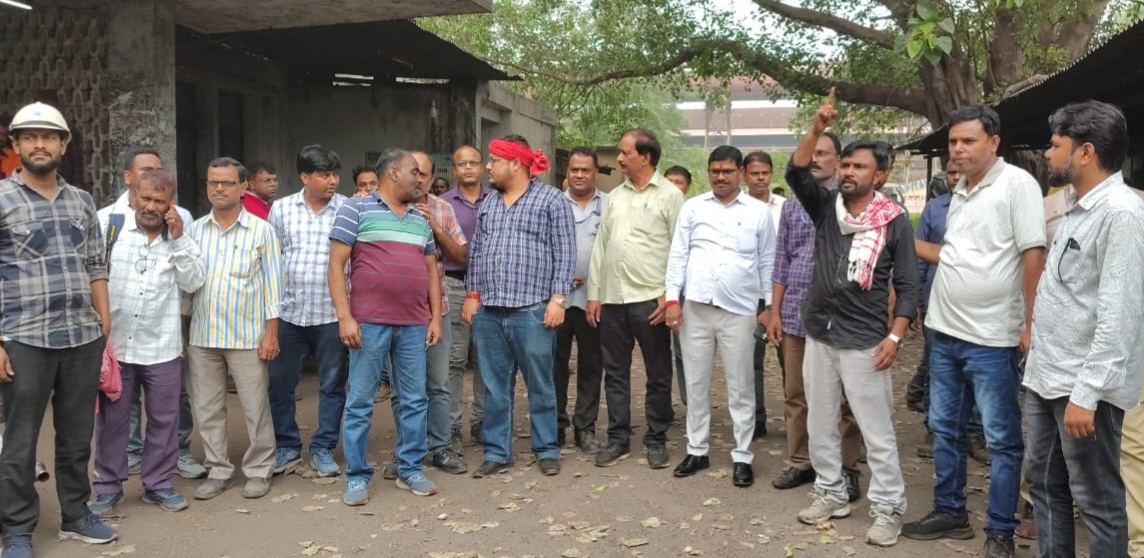 Bokaro Steel Workers Union holds protest meeting, demands immediate ...