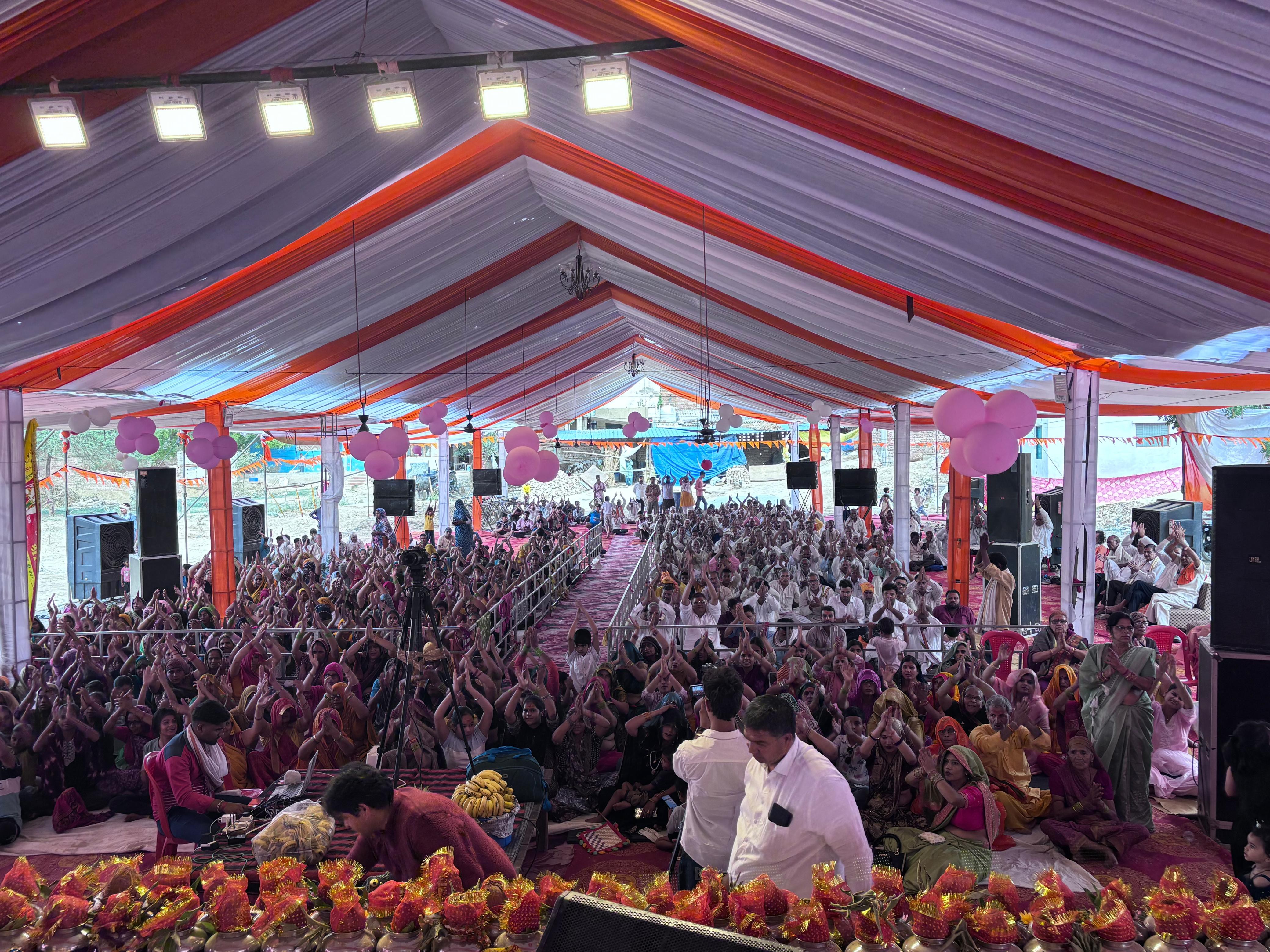 Ram Sakha Ju Maharaj Recounts Poothana Vadh, Govardhan Puja at Jaunai Katha