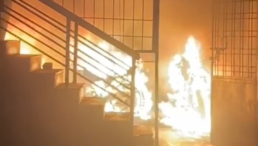Banswara Building Fire | 6 Motorcycles Burnt Due to Short Circuit