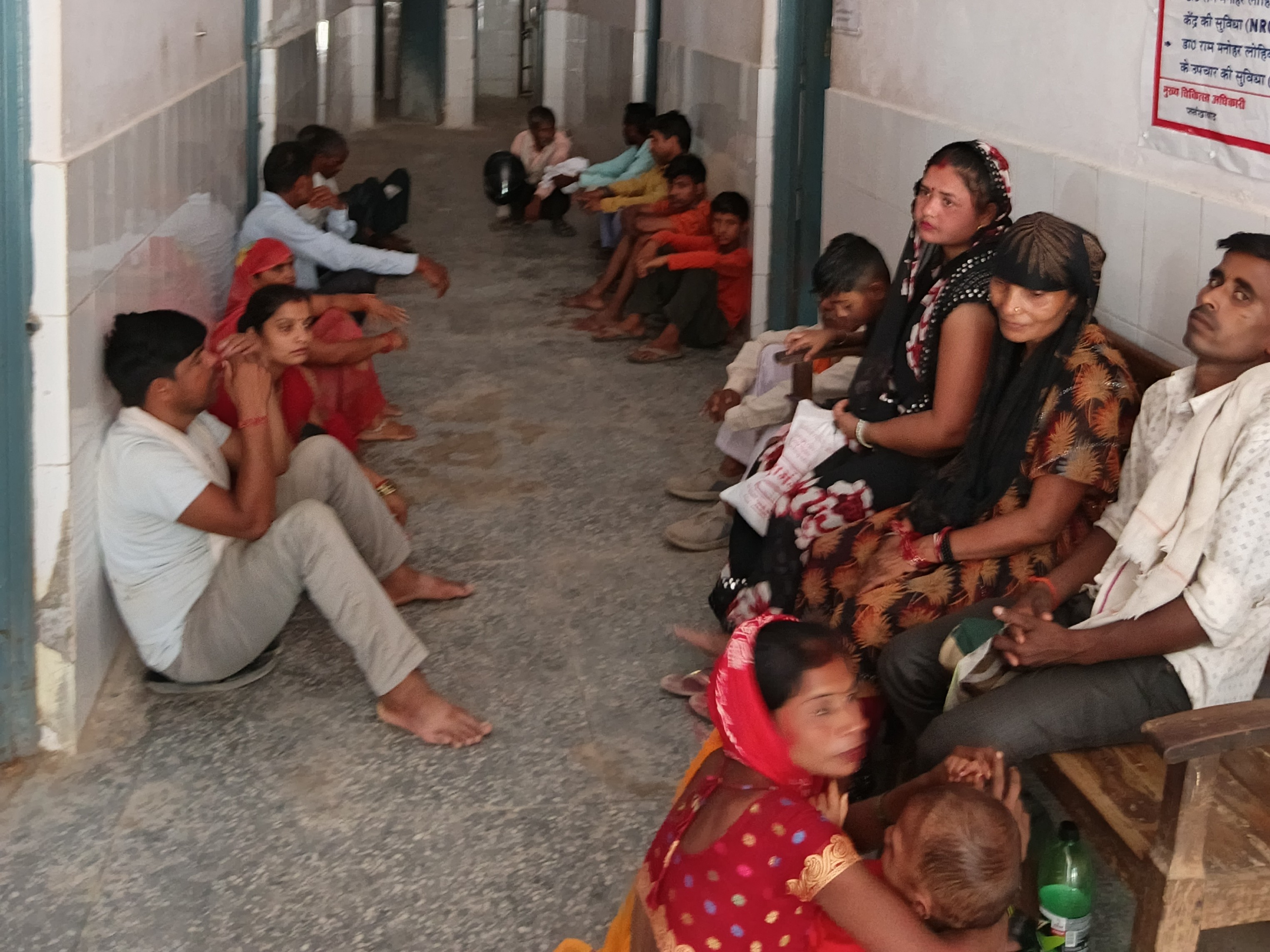 Rajepur CHC Sees Fever, Vomiting Patients Crowd Due to Heat | UP News