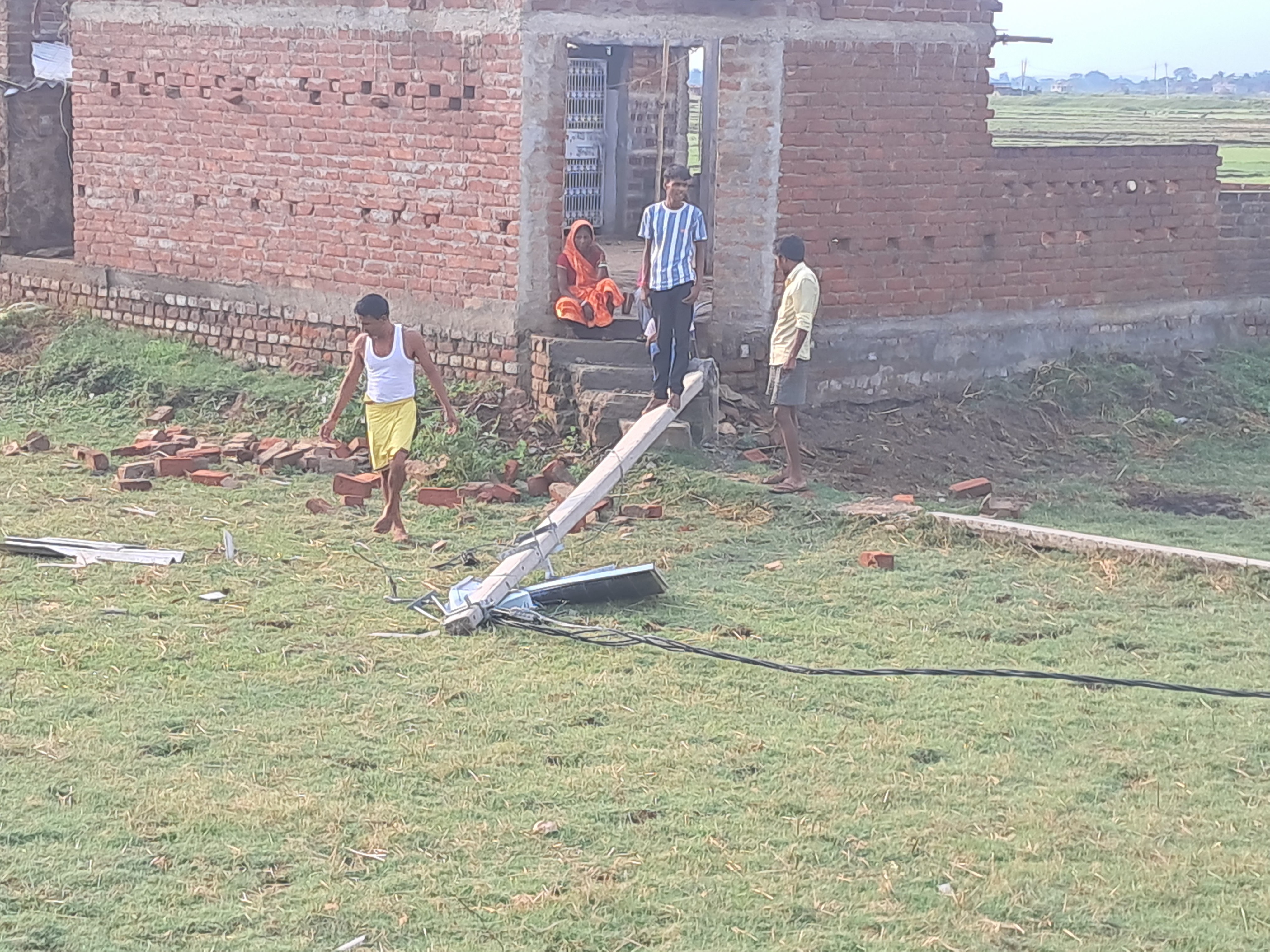 Bihar Power Outage | Chanan Storm Damage, 12+ Poles Fall