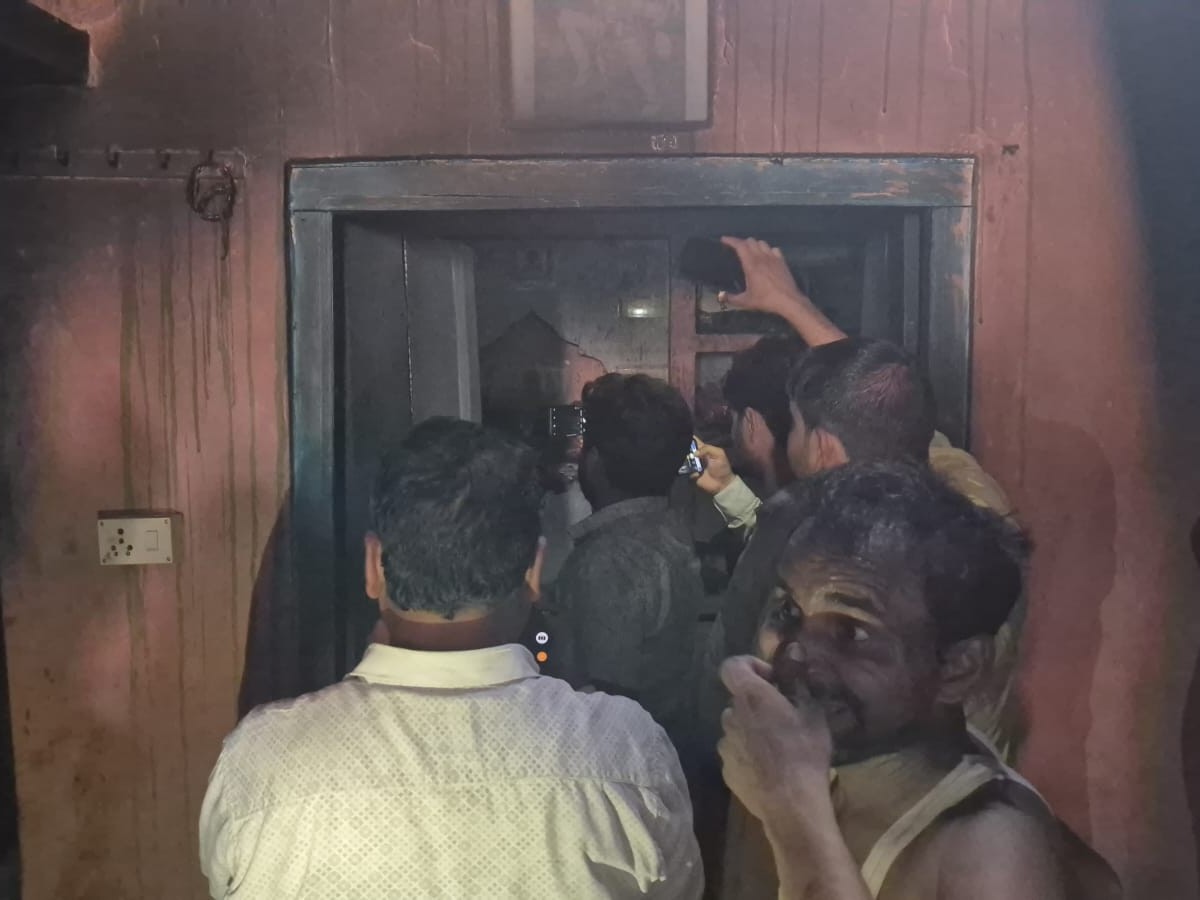 Aliganj Fire: Villagers Control Short Circuit Blaze, House Goods Razed