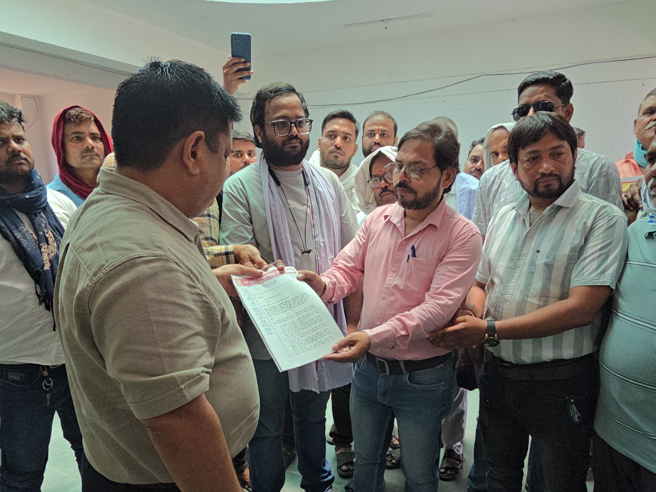 Maudaha Traders Protest Unequal Demarcation | Demand Fair Survey