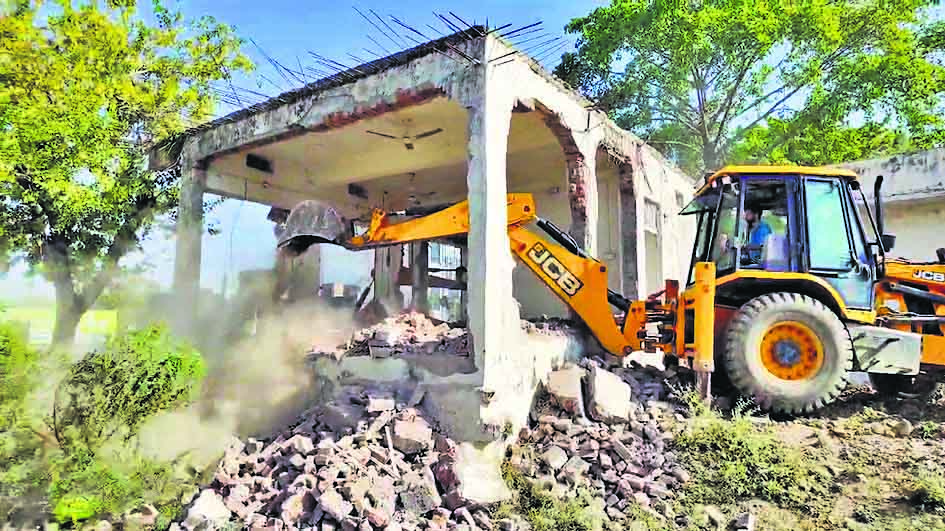 Encroachment removed from pasture land in Amapura, three shops ...