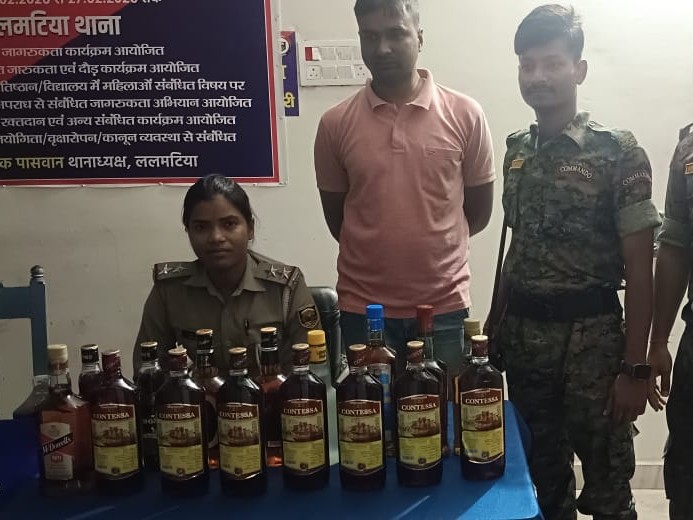 Lalmatia Police Arrest Youth With 12 Liters English Liquor