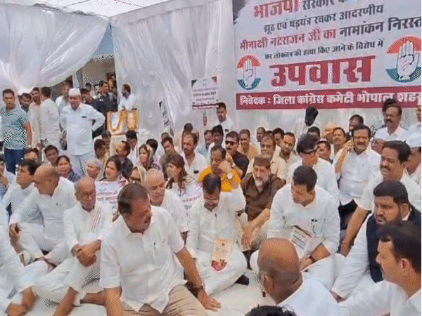 Modi Praise Shivraj Singh Chouhan; Kevat at Mohans Feet | Congress ...