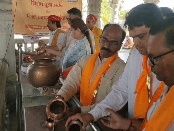 Udaipur Mahakal Temple Puja for State Prosperity | Officers & Public ...