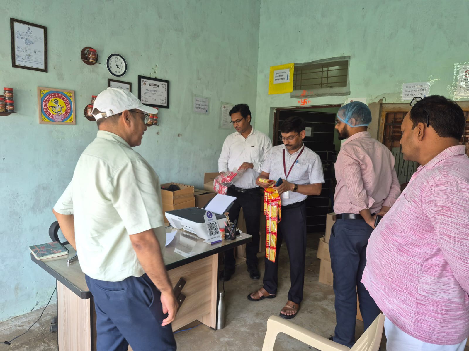 Sant Kabirnagar Spice Unit Raid | Turmeric, Cumin Powder Seized
