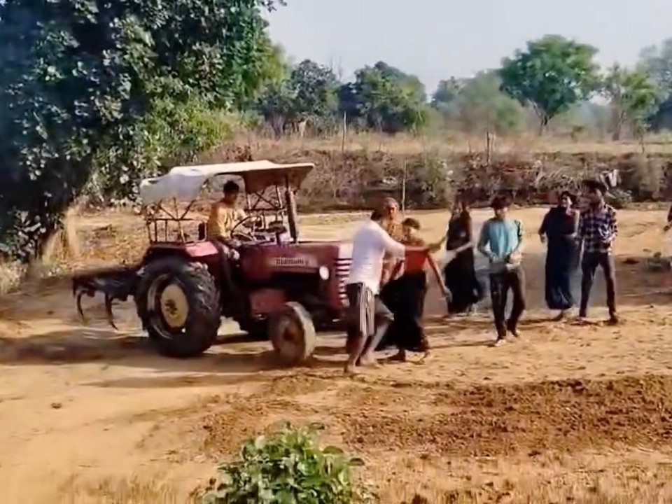 MP Singrauli Land Dispute: Woman Assaulted, Tractor Attack Attempt