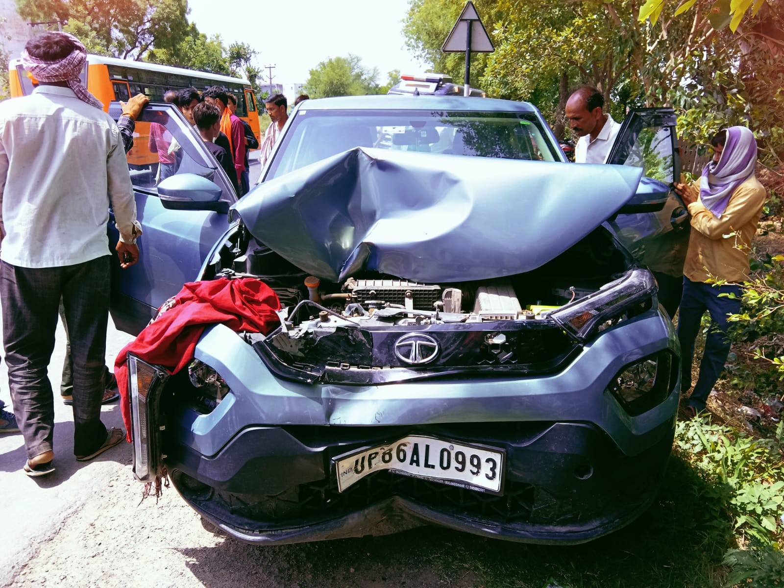 Agra-Aligarh Highway Accident | Two Youth Injured in Sadabad