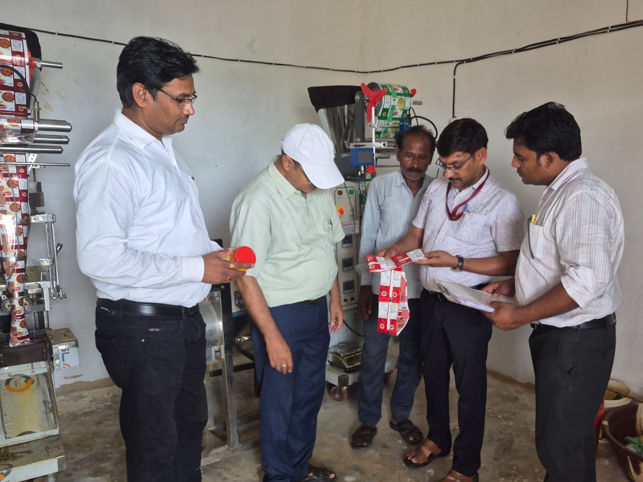 Sant Kabirnagar Spice Unit Raid | Turmeric, Cumin Powder Seized