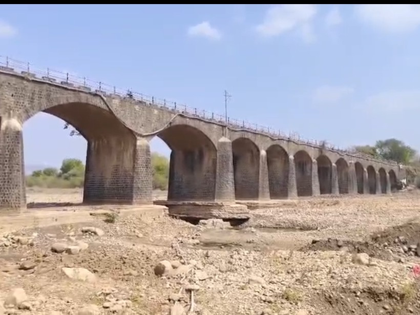 MP Bridge Danger | 100-Year-Old Pulia Risk; 20ft Gadda