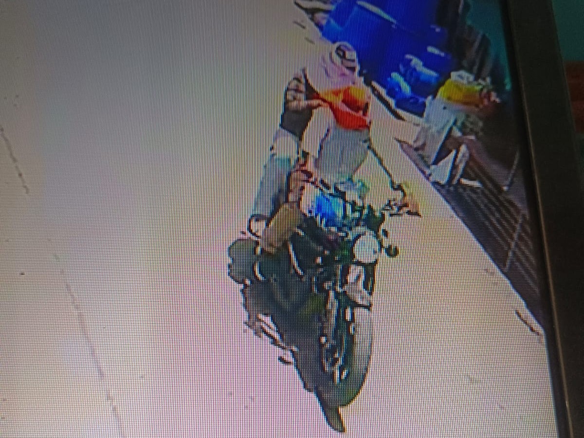 Gotegaon Cheater Tricks Trader, Steals Gold Ring; CCTV Caught