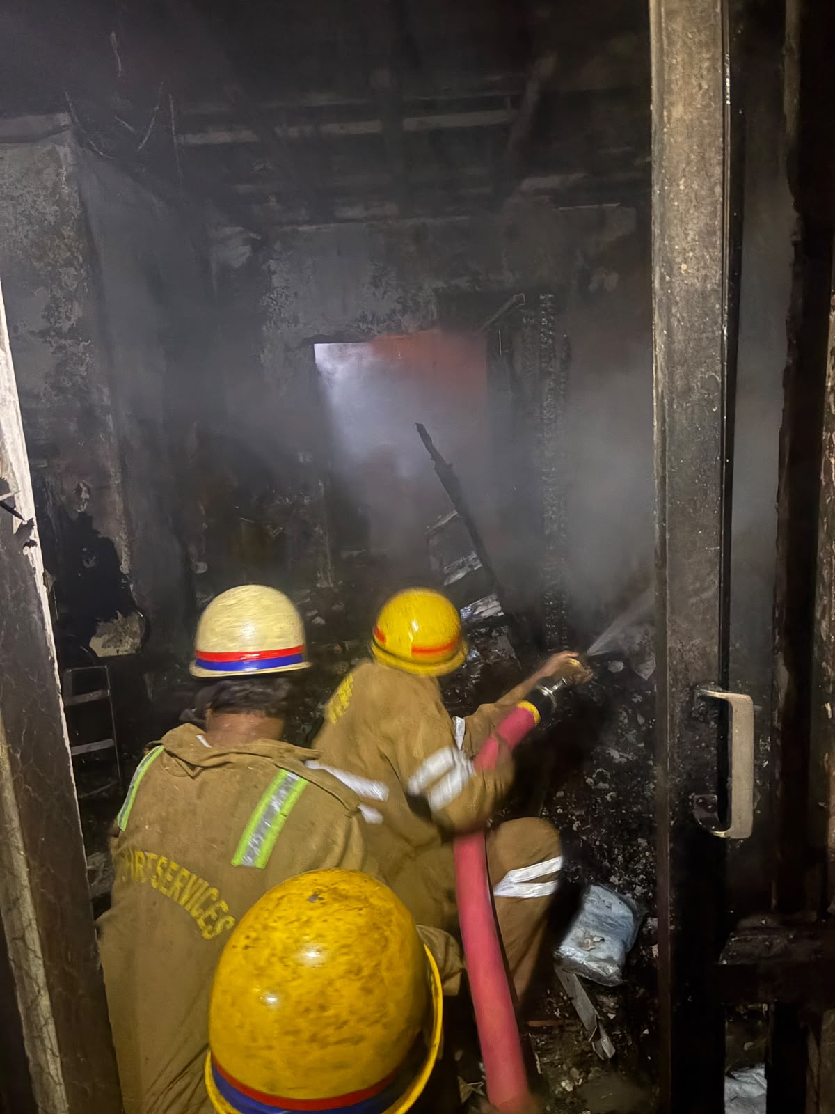 Hazratganj Beauty Parlour Fire: 2 Rescued | Blaze Controlled
