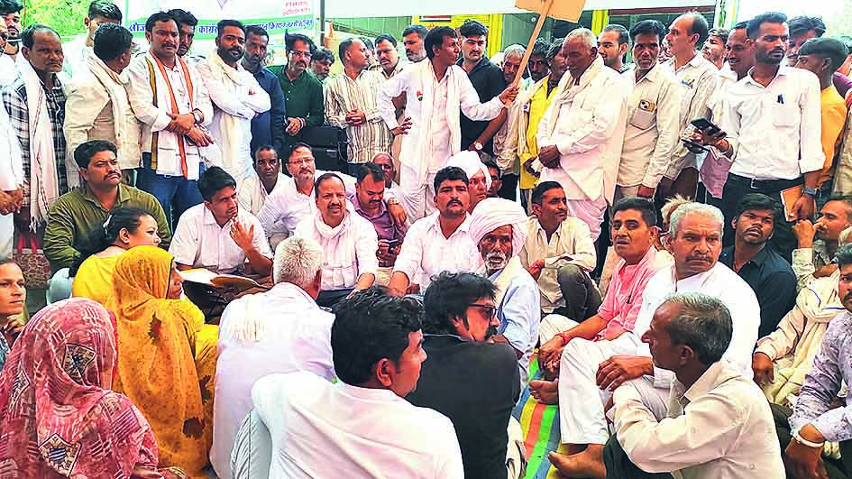 Congress workers submitted a memorandum regarding the problems of ...